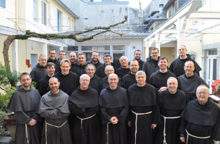 Frati-preti e frati-frati. Quale differenza? - Vocazione Francescana