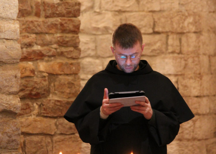 Qual è la differenza fra un frate e un monaco? - Vocazione Francescana