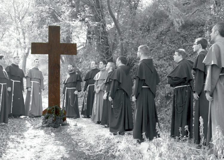 Vestire il saio francescano (Noviziato) - Vocazione Francescana