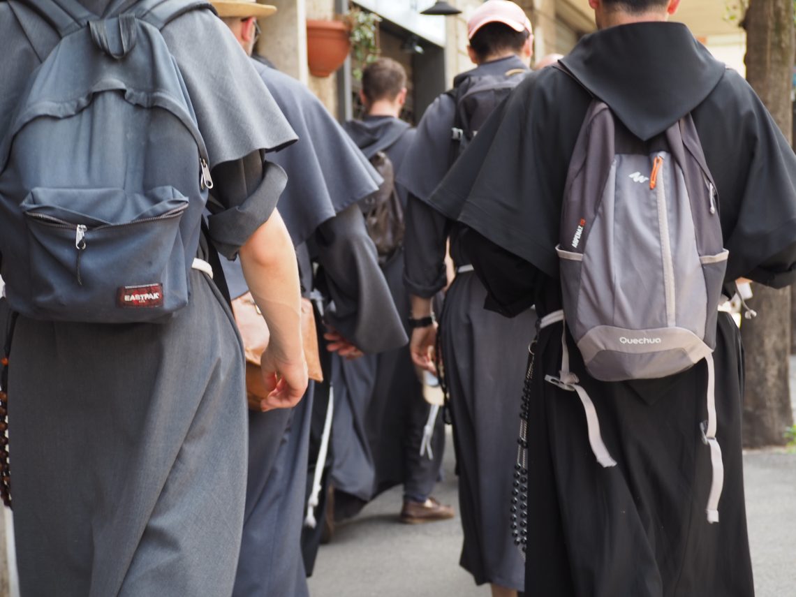 Qual è la differenza fra un frate e un monaco? - Vocazione Francescana